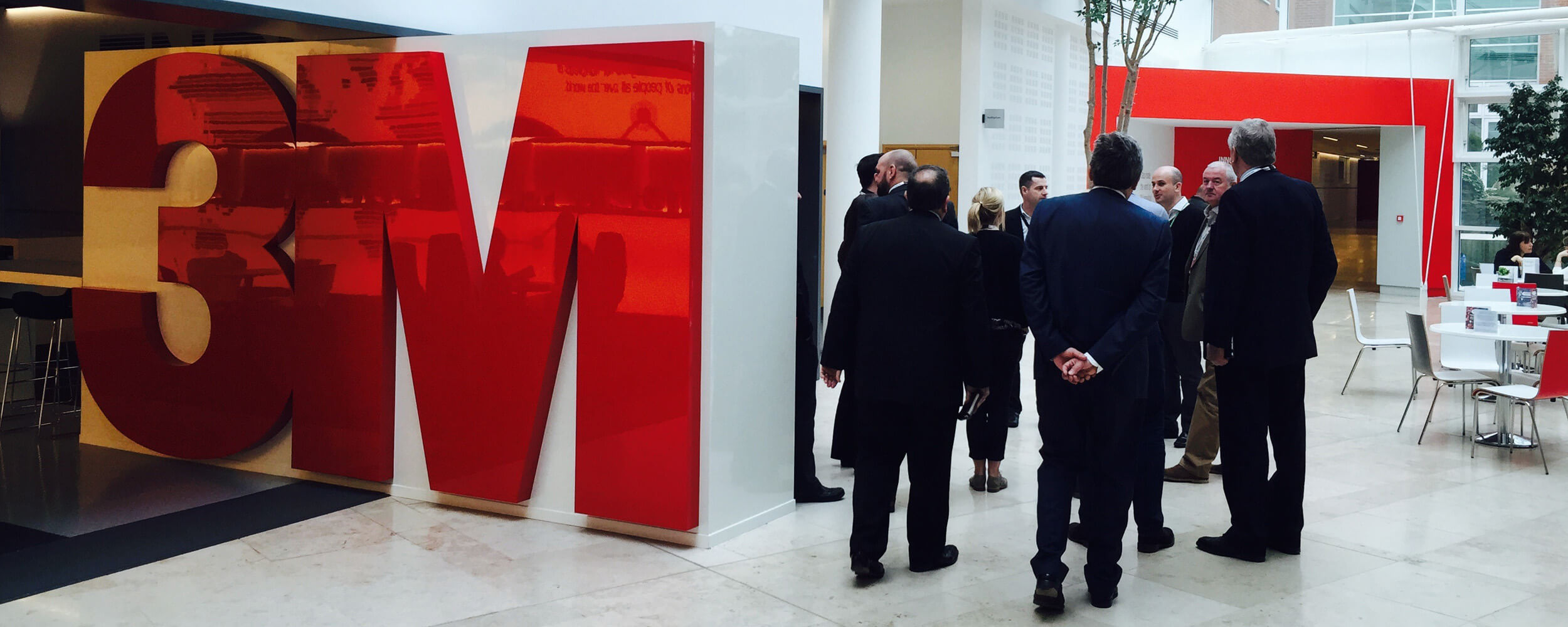 Stewart Signs visit 3M's Customer Innovation Centre - Stewart Signs